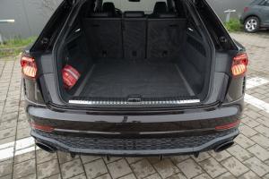 Melns Audi RS Q8 2021 Viļņa, ar dzinēja tilpumu 4.00 L un nobraukumu 72 tūkst. km par 88000 €, foto 36 vietnē AUTOMOTO.COM.LV