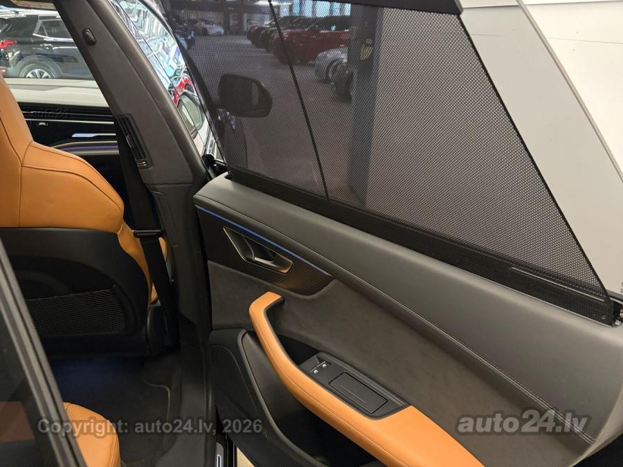 Melns Audi RS Q8 2024 Tallina, ar dzinēja tilpumu 4.00 L un nobraukumu 44 tūkst. km par 96900 €, foto 12 vietnē AUTOMOTO.COM.LV