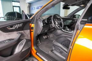 Oranžs Audi RS Q8 2020 Kauņa, ar dzinēja tilpumu 4.00 L un nobraukumu 136 tūkst. km par 65950 €, foto 26 vietnē AUTOMOTO.COM.LV