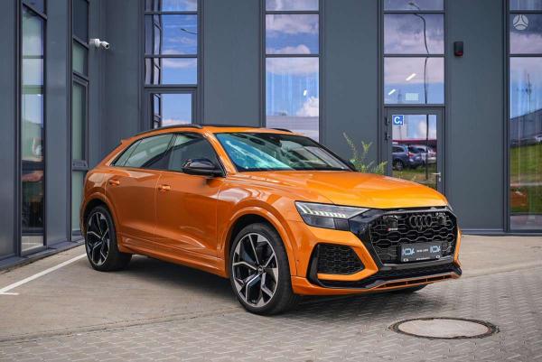 Orange Audi RS Q8 2020 in Kaunas, with an engine capacity of 4.00 L and mileage of 136 thousand km for 65950 €, photo 1 on AUTOMOTO.COM.LV