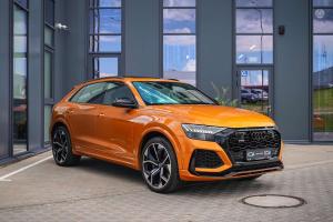 Oranžs Audi RS Q8 2020 Kauņa, ar dzinēja tilpumu 4.00 L un nobraukumu 136 tūkst. km par 65950 €, foto  vietnē AUTOMOTO.COM.LV