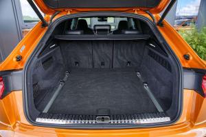 Oranžs Audi RS Q8 2020 Kauņa, ar dzinēja tilpumu 4.00 L un nobraukumu 136 tūkst. km par 65950 €, foto 17 vietnē AUTOMOTO.COM.LV