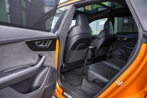 Oranžs Audi RS Q8 2020 Kauņa, ar dzinēja tilpumu 4.00 L un nobraukumu 136 tūkst. km par 65950 €, foto 40 vietnē AUTOMOTO.COM.LV