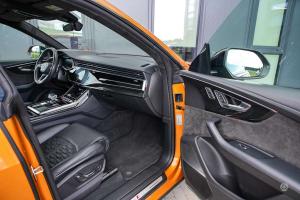 Oranžs Audi RS Q8 2020 Kauņa, ar dzinēja tilpumu 4.00 L un nobraukumu 136 tūkst. km par 65950 €, foto 45 vietnē AUTOMOTO.COM.LV