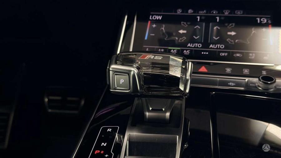 Red Audi RS Q8 2020 in Vilnius, with an engine capacity of 4.00 L and mileage of 102 thousand km for 79989 €, photo 24 on AUTOMOTO.COM.LV