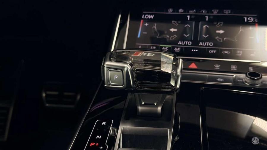 Sarkans Audi RS Q8 2020 Viļņa, ar dzinēja tilpumu 4.00 L un nobraukumu 102 tūkst. km par 79989 €, foto 24 vietnē AUTOMOTO.COM.LV