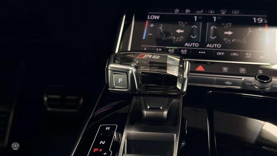 Red Audi RS Q8 2020 in Vilnius, with an engine capacity of 4.00 L and mileage of 102 thousand km for 79989 €, photo 24 on AUTOMOTO.COM.LV
