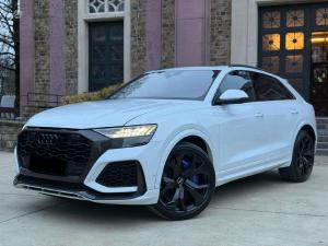 Balts Audi RS Q8 2022 Marijampole, ar dzinēja tilpumu 4.00 L un nobraukumu 100 tūkst. km par 83000 €, foto  vietnē AUTOMOTO.COM.LV