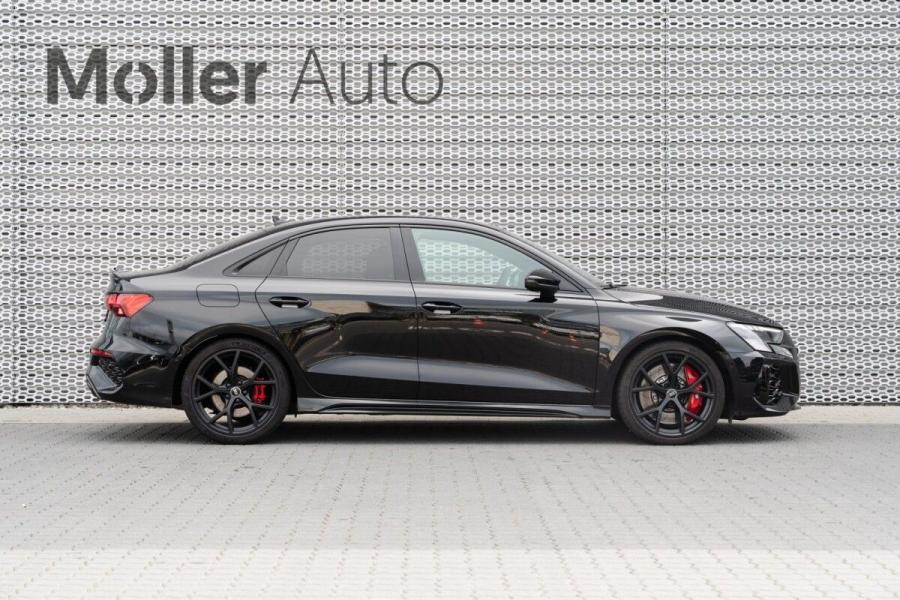 Black Audi RS3 2024 in Marupe, with an engine capacity of 2.50 L and mileage of 102 thousand km for 46900 €, photo 6 on AUTOMOTO.COM.LV