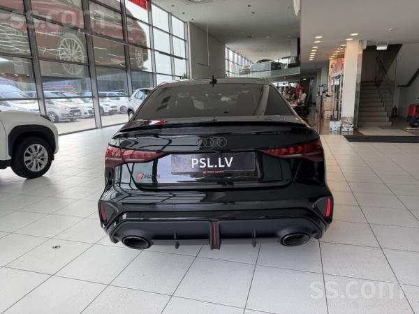 Audi RS3 2025 Rīga vietnē Melns Audi RS3 2025 Rīga, ar dzinēja tilpumu 2.50 L un nobraukumu 28 tūkst. km par 59900 €, foto 6 vietnē AUTOMOTO.COM.LV
