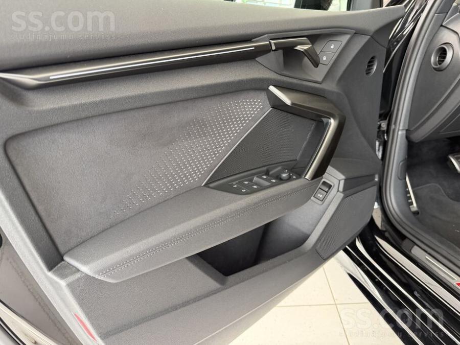 Melns Audi RS3 2025 Rīga, ar dzinēja tilpumu 2.50 L un nobraukumu 28 tūkst. km par 59900 €, foto 13 vietnē AUTOMOTO.COM.LV