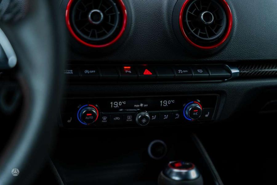 Zils Audi RS3 2017 Viļņa, ar dzinēja tilpumu 2.48 L un nobraukumu 135 tūkst. km par 36500 €, foto 27 vietnē AUTOMOTO.COM.LV