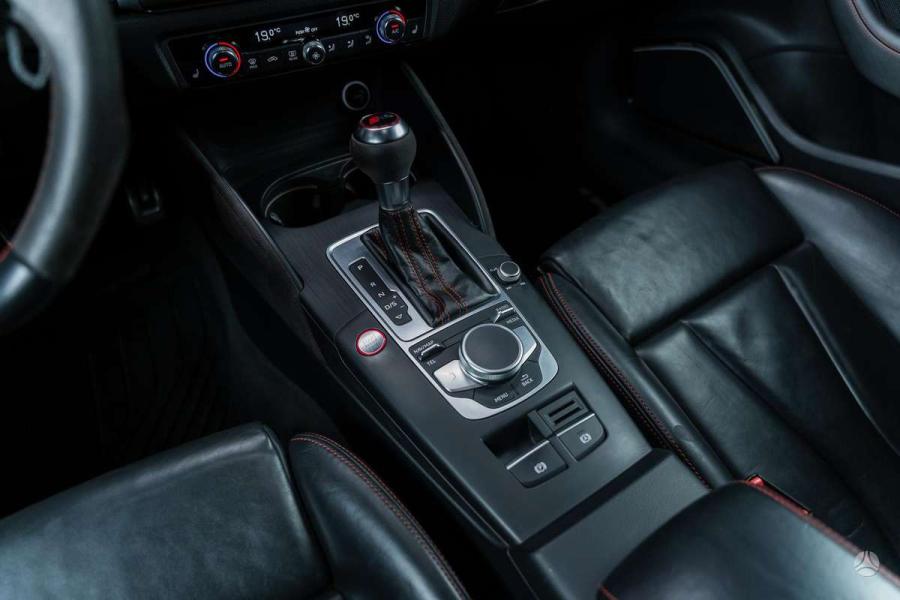 Zils Audi RS3 2017 Viļņa, ar dzinēja tilpumu 2.48 L un nobraukumu 135 tūkst. km par 36500 €, foto 28 vietnē AUTOMOTO.COM.LV