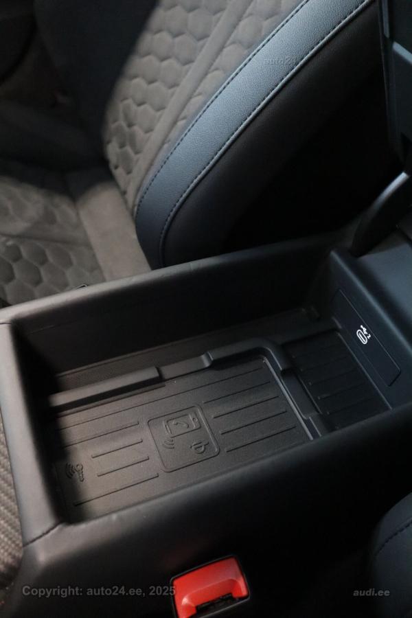 Black Audi RS4 2023 in Tallinn, with an engine capacity of 2.90 L and mileage of 47 thousand km for 96900 €, photo 11 on AUTOMOTO.COM.LV