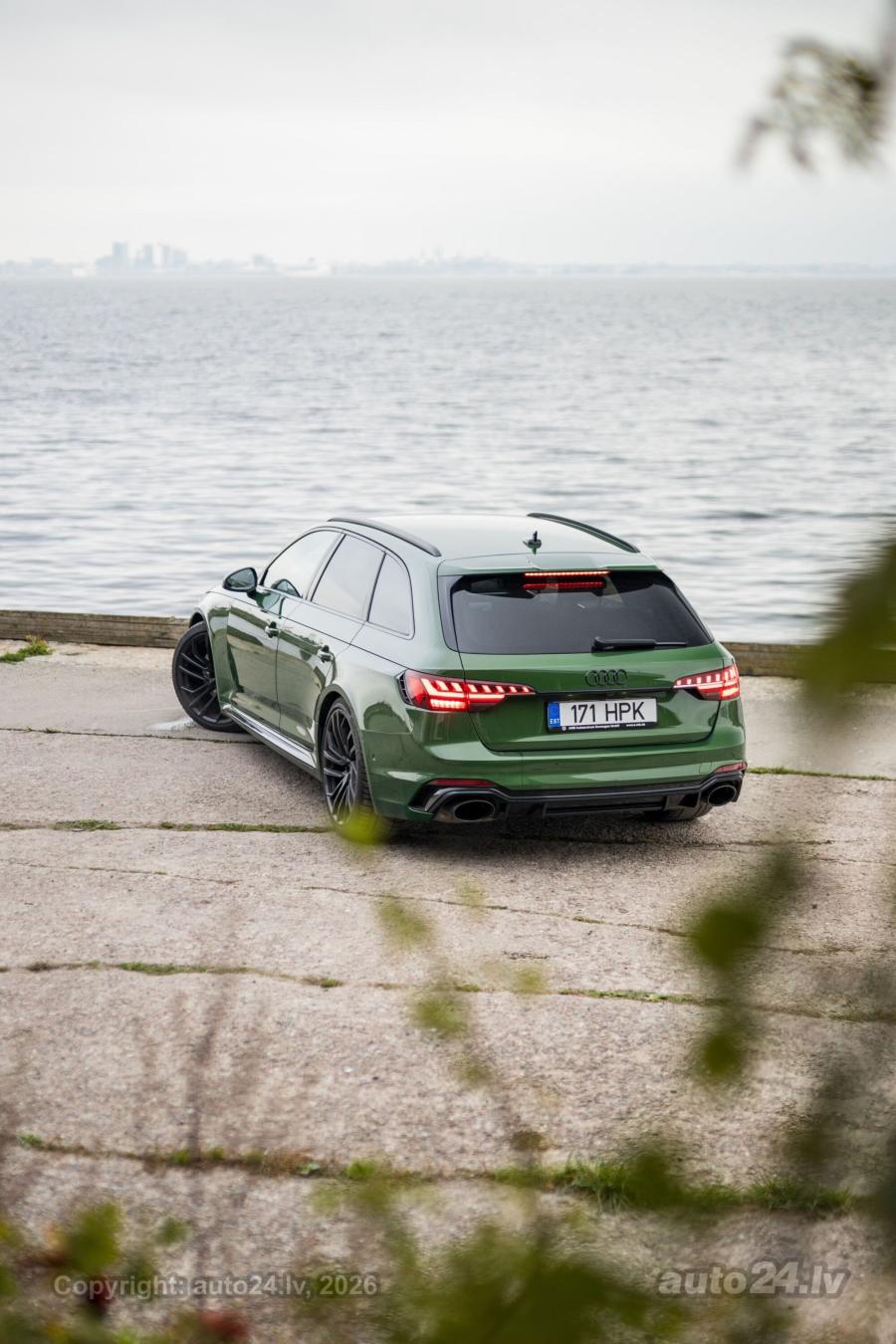 Zaļš Audi RS4 2021 Tallina, ar dzinēja tilpumu 2.90 L un nobraukumu 68 tūkst. km par 73000 €, foto 1 vietnē AUTOMOTO.COM.LV