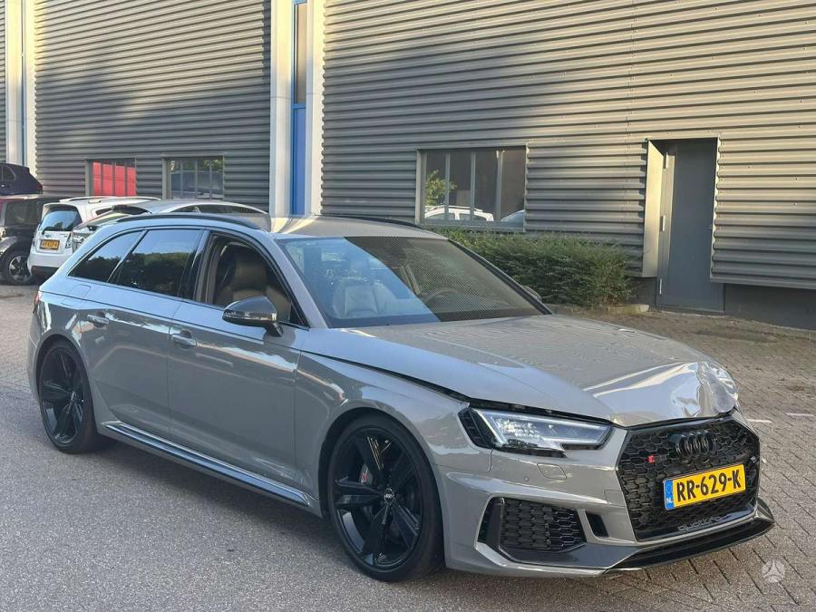 Grey Audi RS4 2018 in Jonava, with an engine capacity of 2.89 L and mileage of 193 thousand km for 26000 €, photo 1 on AUTOMOTO.COM.LV
