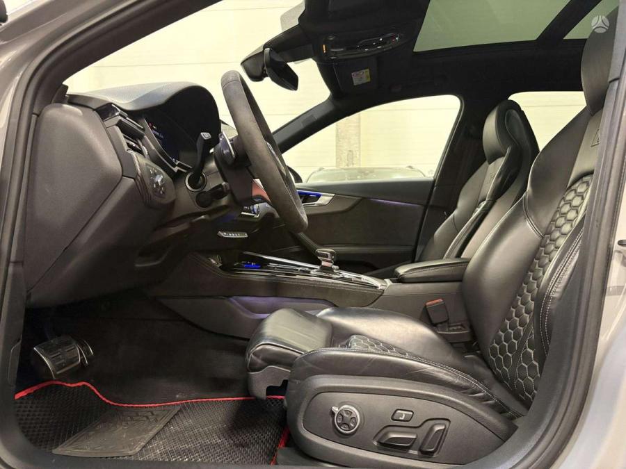 Pelēks Audi RS4 2021 Viļņa, ar dzinēja tilpumu 2.89 L un nobraukumu 83 tūkst. km par 46990 €, foto 17 vietnē AUTOMOTO.COM.LV