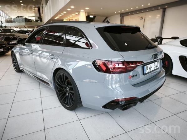Grey Audi RS4 2024 in Riga, with an engine capacity of 2.90 L and mileage of 114 thousand km for 55000 €, photo 3 on AUTOMOTO.COM.LV