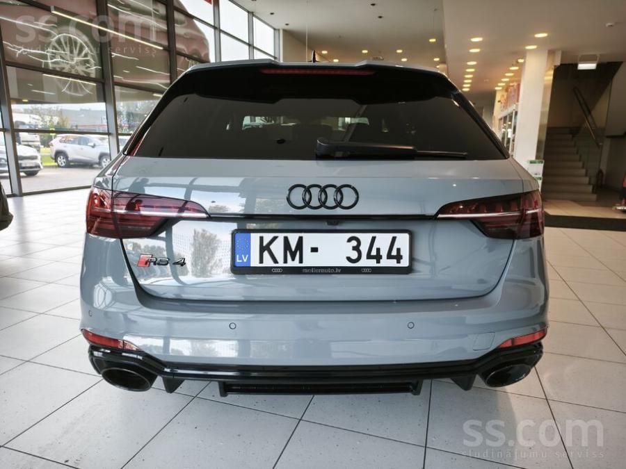 Grey Audi RS4 2024 in Riga, with an engine capacity of 2.90 L and mileage of 114 thousand km for 55000 €, photo 7 on AUTOMOTO.COM.LV