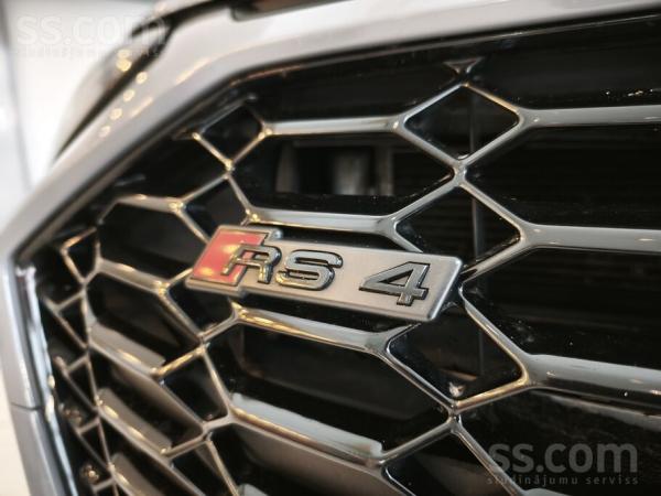 Grey Audi RS4 2024 in Riga, with an engine capacity of 2.90 L and mileage of 114 thousand km for 55000 €, photo 9 on AUTOMOTO.COM.LV