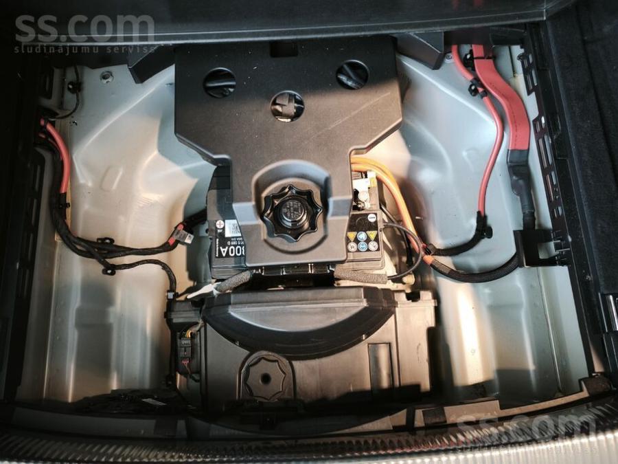 Grey Audi RS4 2024 in Riga, with an engine capacity of 2.90 L and mileage of 114 thousand km for 55000 €, photo 12 on AUTOMOTO.COM.LV
