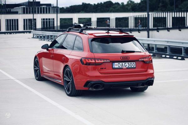 Sarkans Audi RS4 2020 Viļņa, ar dzinēja tilpumu 2.89 L un nobraukumu 88 tūkst. km par 56500 €, foto 3 vietnē AUTOMOTO.COM.LV