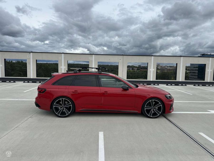 Sarkans Audi RS4 2020 Viļņa, ar dzinēja tilpumu 2.89 L un nobraukumu 88 tūkst. km par 56500 €, foto 8 vietnē AUTOMOTO.COM.LV