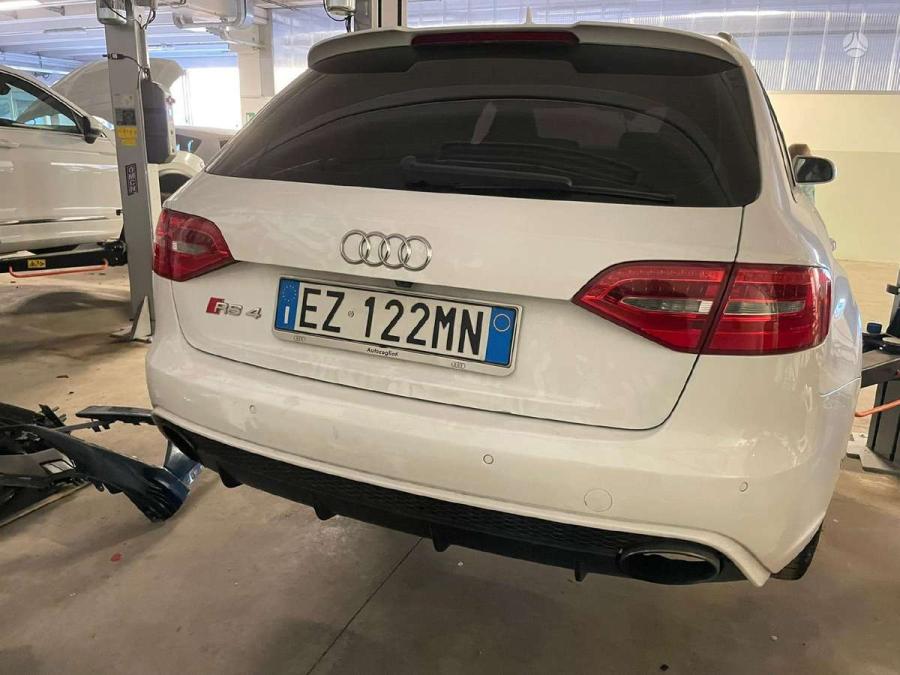 Balts Audi RS4 2015 Kauņa, ar dzinēja tilpumu 4.16 L un nobraukumu 113 tūkst. km par 17950 €, foto 4 vietnē AUTOMOTO.COM.LV