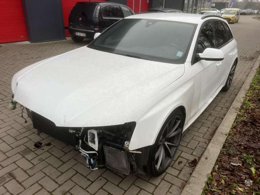 White Audi RS4 2015 in Kaunas, with an engine capacity of 4.14 L and mileage of 113 thousand km for 17900 €, photo 1 on AUTOMOTO.COM.LV