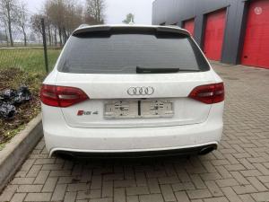White Audi RS4 2015 in Kaunas, with an engine capacity of 4.14 L and mileage of 113 thousand km for 17900 €, photo 3 on AUTOMOTO.COM.LV