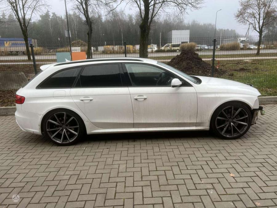 White Audi RS4 2015 in Kaunas, with an engine capacity of 4.14 L and mileage of 113 thousand km for 17900 €, photo 5 on AUTOMOTO.COM.LV