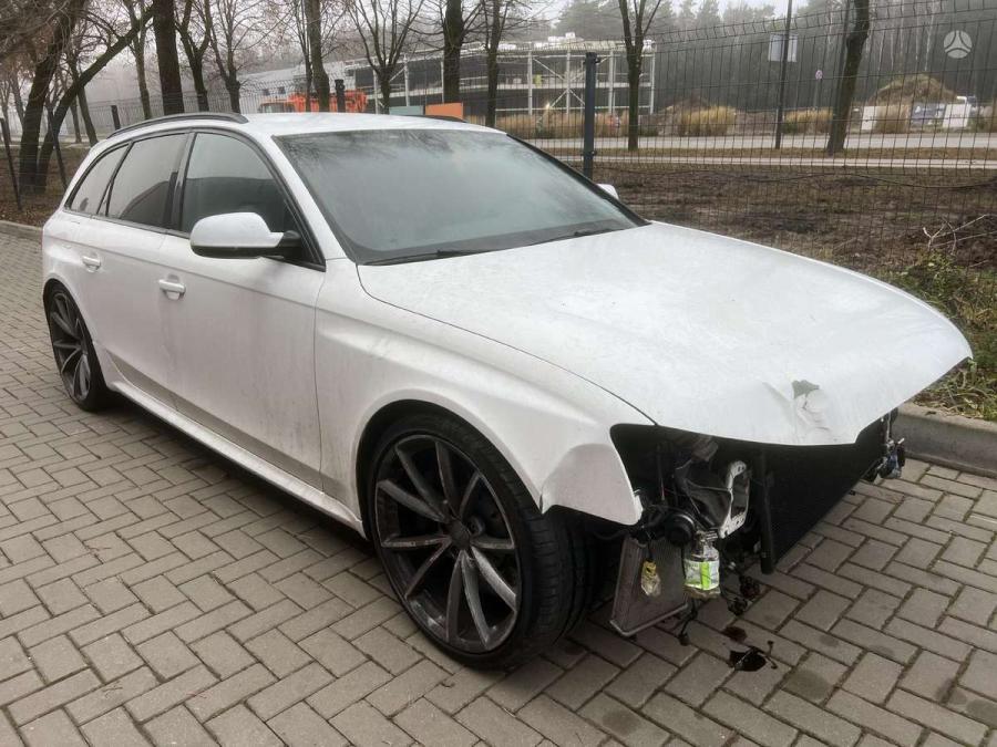 White Audi RS4 2015 in Kaunas, with an engine capacity of 4.14 L and mileage of 113 thousand km for 17900 €, photo 6 on AUTOMOTO.COM.LV