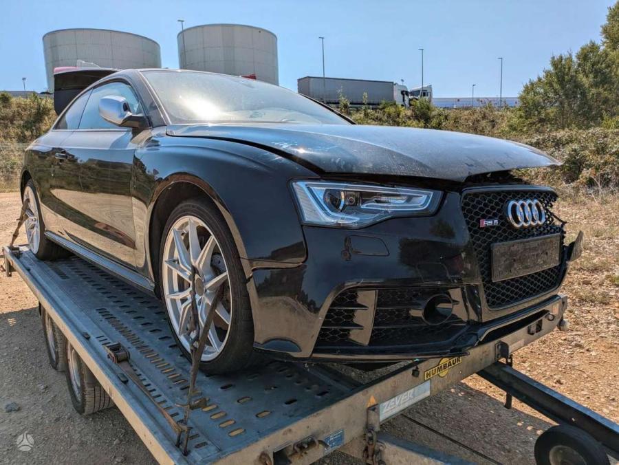 Melns Audi RS5 2014 Panevēža, ar dzinēja tilpumu 4.16 L un nobraukumu 170 tūkst. km par 12500 €, foto 3 vietnē AUTOMOTO.COM.LV