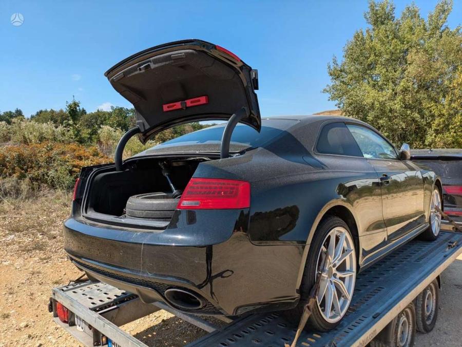 Melns Audi RS5 2014 Panevēža, ar dzinēja tilpumu 4.16 L un nobraukumu 170 tūkst. km par 12500 €, foto 5 vietnē AUTOMOTO.COM.LV