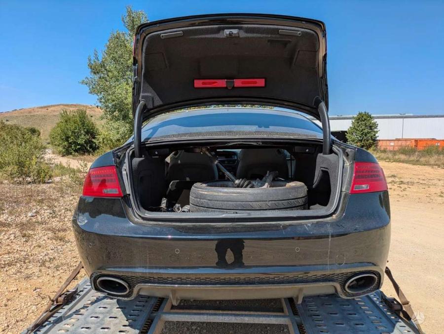 Melns Audi RS5 2014 Panevēža, ar dzinēja tilpumu 4.16 L un nobraukumu 170 tūkst. km par 12500 €, foto 8 vietnē AUTOMOTO.COM.LV