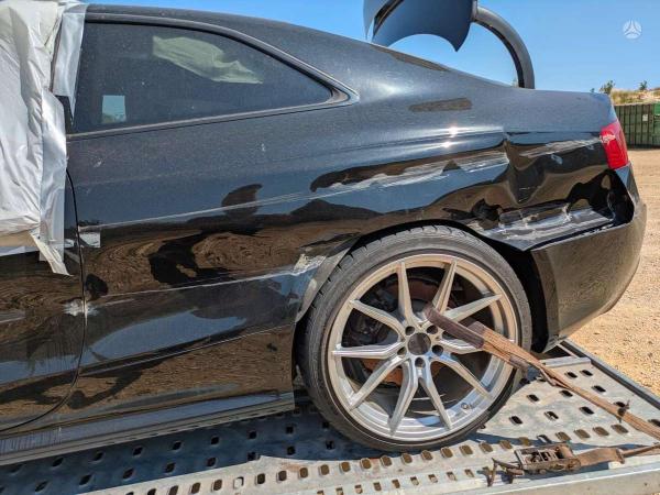 Black Audi RS5 2014 in Panevezys, with an engine capacity of 4.16 L and mileage of 170 thousand km for 12500 €, photo 9 on AUTOMOTO.COM.LV