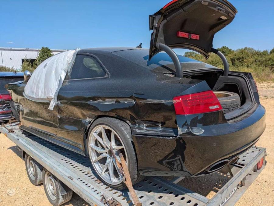 Melns Audi RS5 2014 Panevēža, ar dzinēja tilpumu 4.16 L un nobraukumu 170 tūkst. km par 12500 €, foto 11 vietnē AUTOMOTO.COM.LV