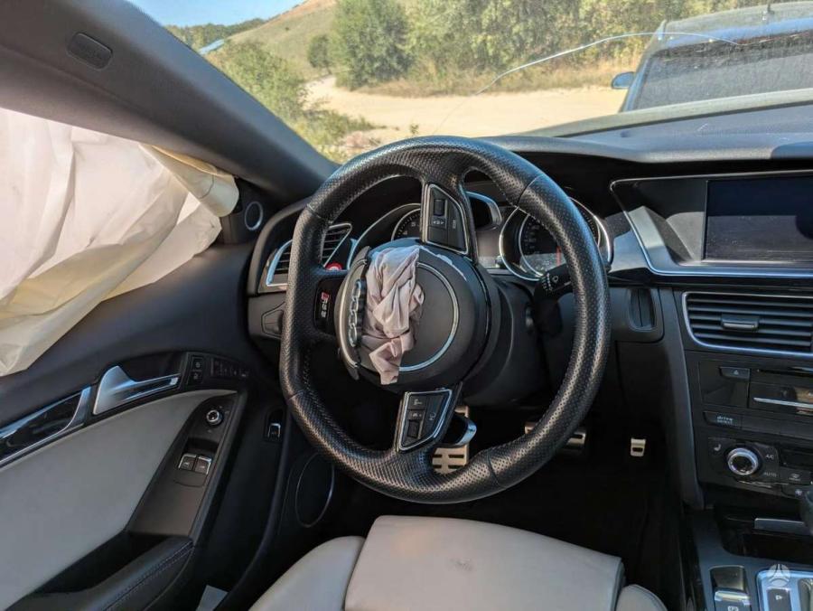 Melns Audi RS5 2014 Panevēža, ar dzinēja tilpumu 4.16 L un nobraukumu 170 tūkst. km par 12500 €, foto 20 vietnē AUTOMOTO.COM.LV