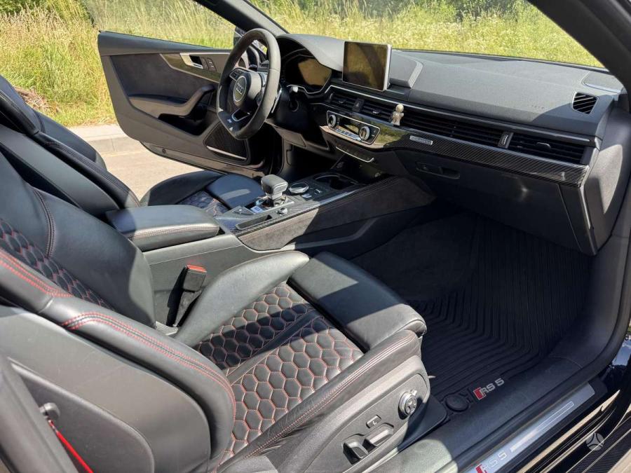 Melns Audi RS5 2018 Alīta, ar dzinēja tilpumu 2.89 L un nobraukumu 89 tūkst. km par 45500 €, foto 14 vietnē AUTOMOTO.COM.LV