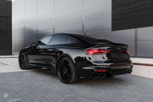 Black Audi RS5 2024 in Siauliai, with an engine capacity of 2.89 L and mileage of 25 thousand km for 60999 €, photo 1 on AUTOMOTO.COM.LV