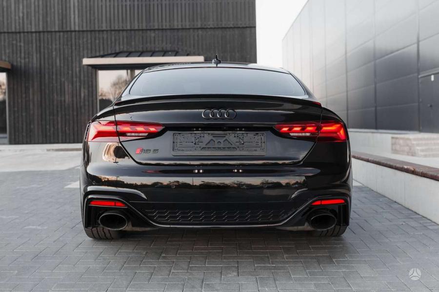 Black Audi RS5 2024 in Siauliai, with an engine capacity of 2.89 L and mileage of 25 thousand km for 60999 €, photo 8 on AUTOMOTO.COM.LV
