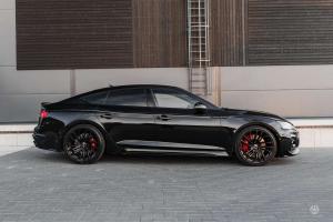 Black Audi RS5 2024 in Siauliai, with an engine capacity of 2.89 L and mileage of 25 thousand km for 60999 €, photo 13 on AUTOMOTO.COM.LV