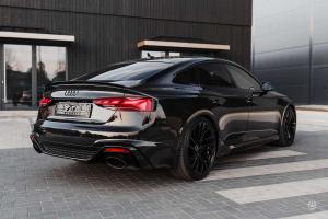 Black Audi RS5 2024 in Siauliai, with an engine capacity of 2.89 L and mileage of 25 thousand km for 60999 €, photo 18 on AUTOMOTO.COM.LV