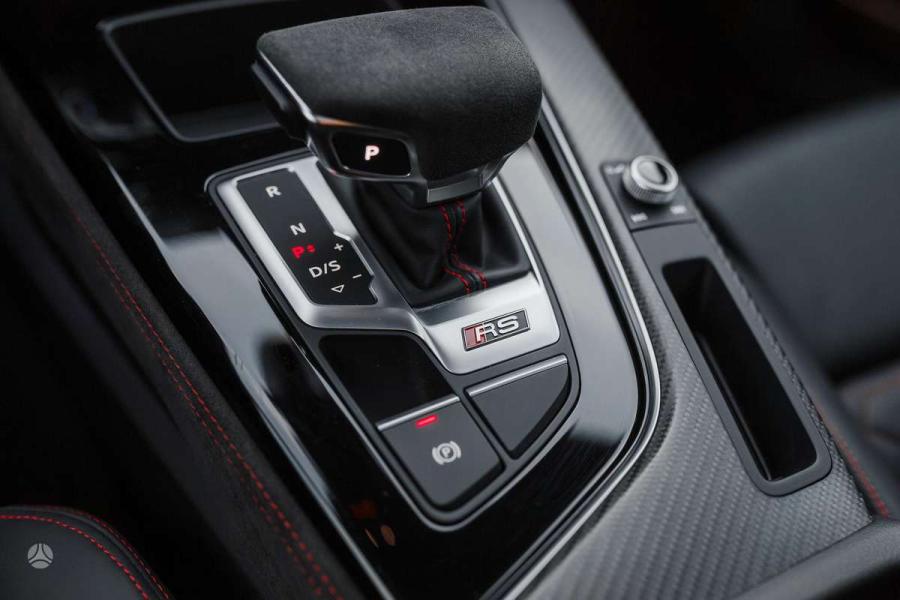 Black Audi RS5 2024 in Siauliai, with an engine capacity of 2.89 L and mileage of 25 thousand km for 60999 €, photo 26 on AUTOMOTO.COM.LV