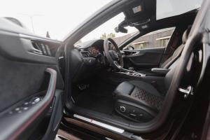 Black Audi RS5 2024 in Siauliai, with an engine capacity of 2.89 L and mileage of 25 thousand km for 60999 €, photo 31 on AUTOMOTO.COM.LV