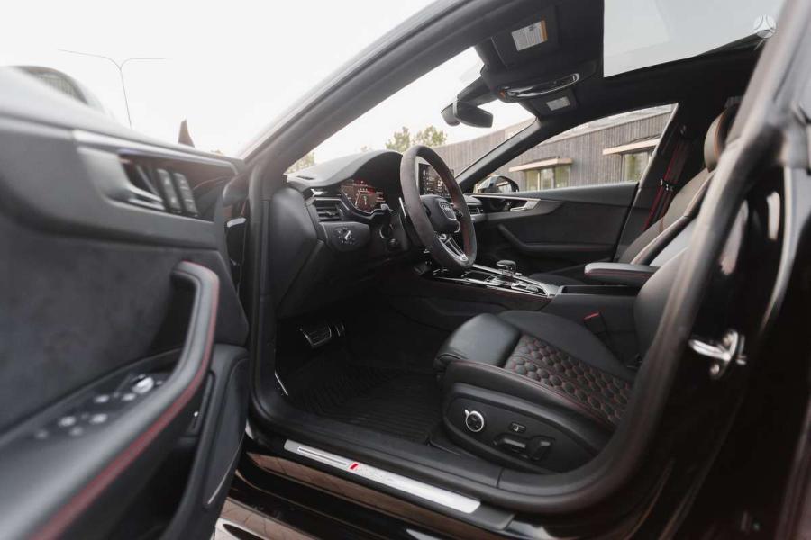 Black Audi RS5 2024 in Siauliai, with an engine capacity of 2.89 L and mileage of 25 thousand km for 60999 €, photo 31 on AUTOMOTO.COM.LV