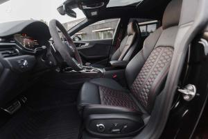 Black Audi RS5 2024 in Siauliai, with an engine capacity of 2.89 L and mileage of 25 thousand km for 60999 €, photo 32 on AUTOMOTO.COM.LV