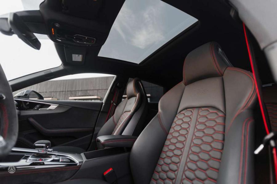 Black Audi RS5 2024 in Siauliai, with an engine capacity of 2.89 L and mileage of 25 thousand km for 60999 €, photo 33 on AUTOMOTO.COM.LV