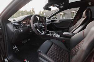 Black Audi RS5 2024 in Siauliai, with an engine capacity of 2.89 L and mileage of 25 thousand km for 60999 €, photo 34 on AUTOMOTO.COM.LV