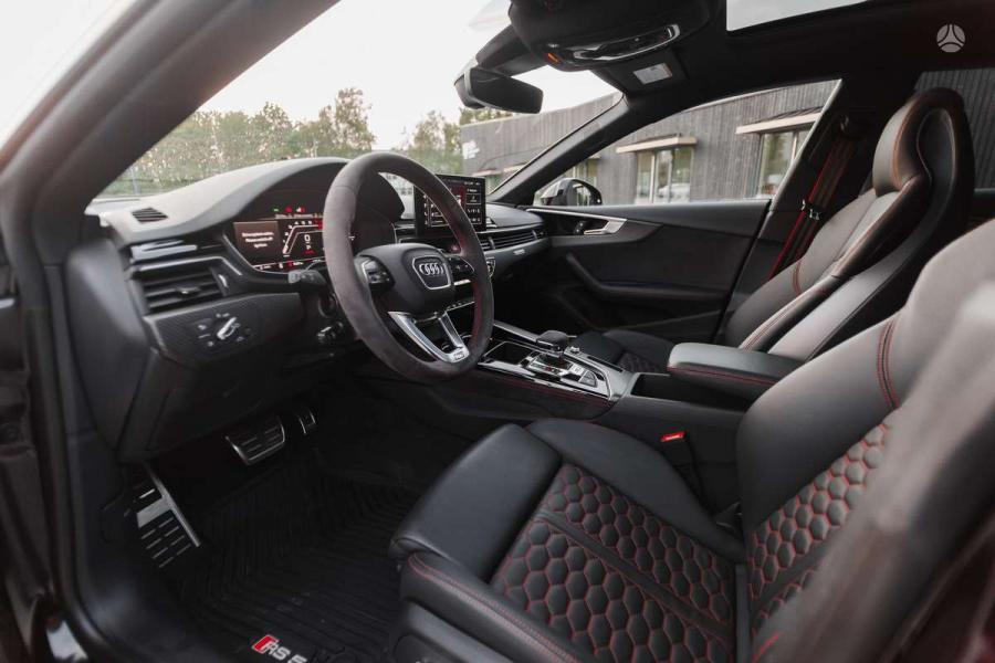 Black Audi RS5 2024 in Siauliai, with an engine capacity of 2.89 L and mileage of 25 thousand km for 60999 €, photo 34 on AUTOMOTO.COM.LV